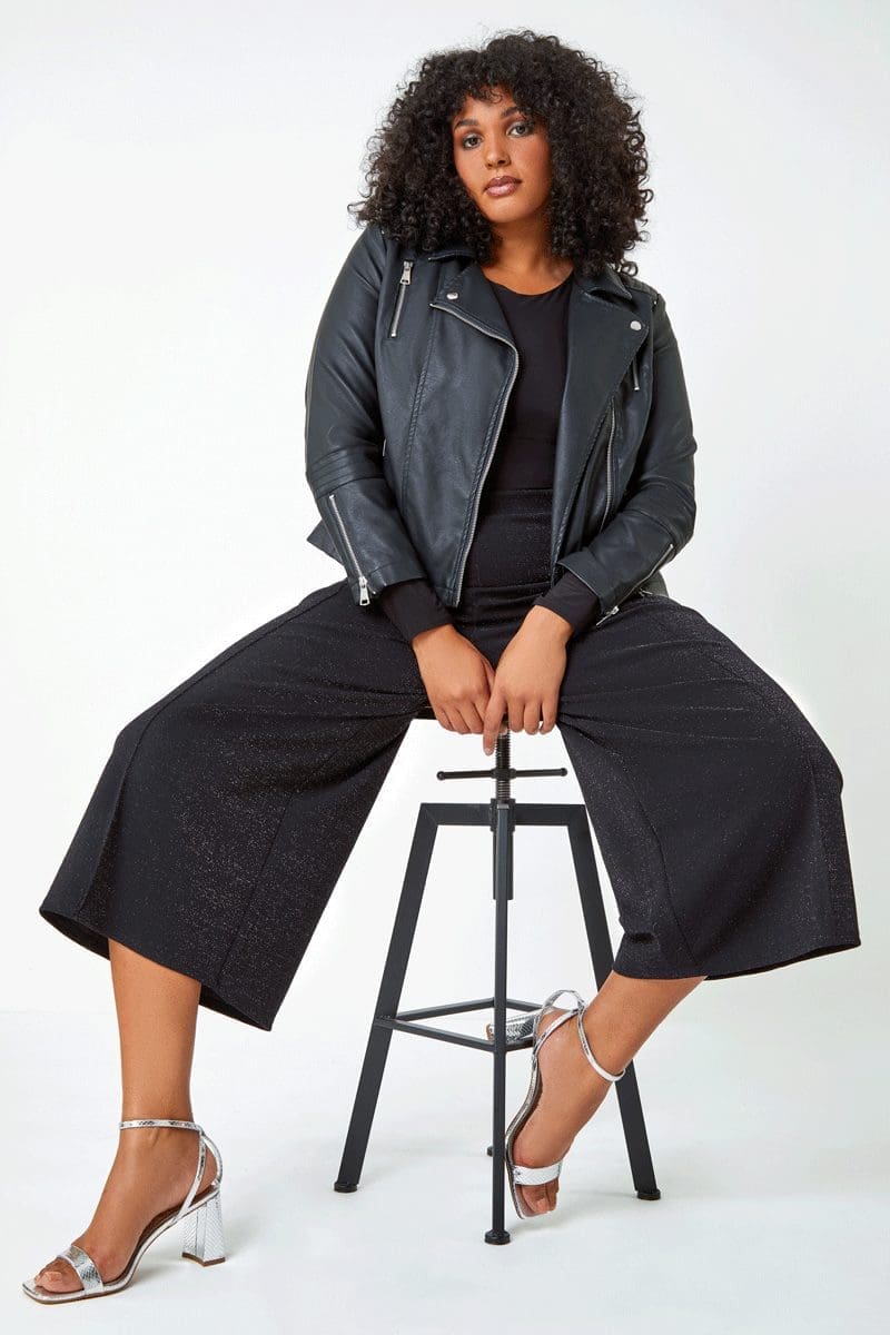 The Best Pants For Apple Shapes in 2024 - Top Picks + Style Tips